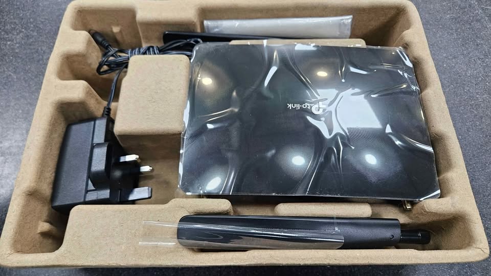 Pre-owned Tp link TP link AC750 Dual Band Wifi 4G LTE Router - Own4Less